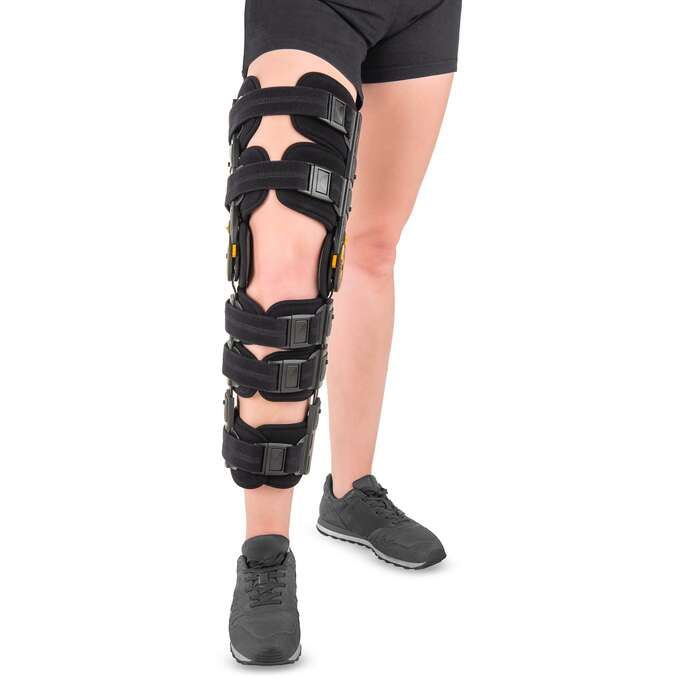 Pooperacyjna orteza stawu kolanowego z dwuszynową boczną stabilizacją ...