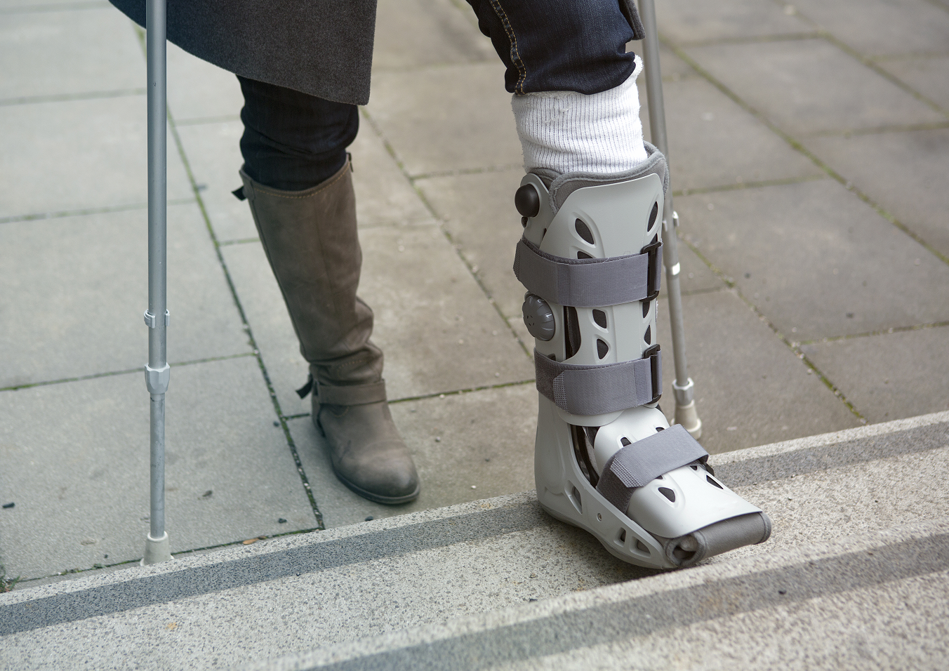 Krótka pneumatyczna orteza typu "Walker" - dwukomorowy but ortopedyczny ...